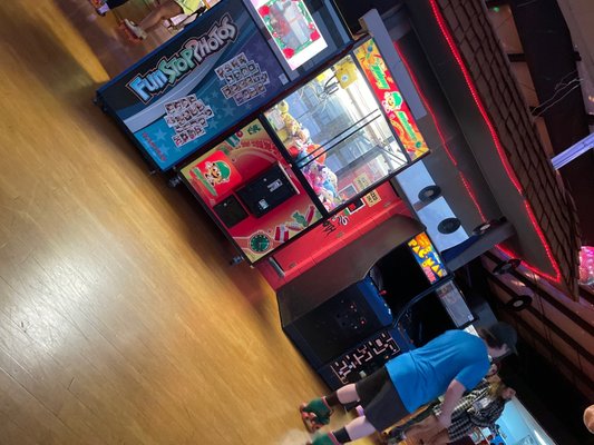 SPORTSMAN’S HALL ROLLER SKATING CENTER - Updated July 2025 - 24 Photos ...