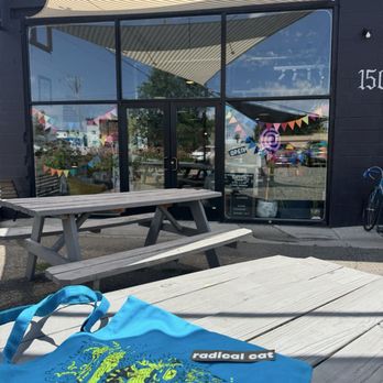 THE RADICAL CAT - Updated December 2025 - 52 Photos & 25 Reviews - 1500 ...