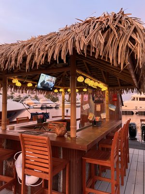 TAK-IT-EZ TIKI - Updated December 2025 - 22 Photos - 200 S Andrews Ave ...