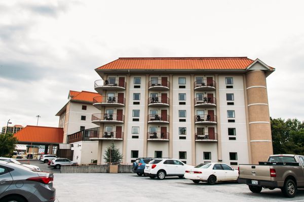 RIVER BEND INN - 52 Photos & 38 Reviews - 2350 Pkwy, Pigeon Forge ...