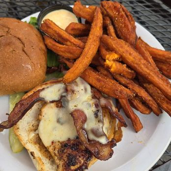 MCSHANE’S IRISH PUB- DOWNTOWN DETROIT - Updated October 2024 - 440 ...