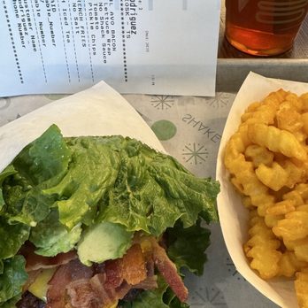SHAKE SHACK DOWNTOWN HOUSTON - Updated December 2025 - 82 Photos & 69 ...