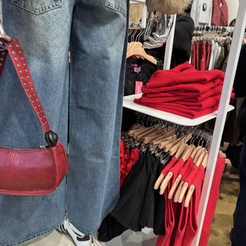 EDIKTED - Updated October 2025 - 37 Photos & 21 Reviews - 518 Broadway ...