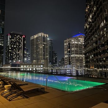 EDGE ROOFTOP - Updated May 2024 - 212 Photos & 163 Reviews - 110 E 2nd ...