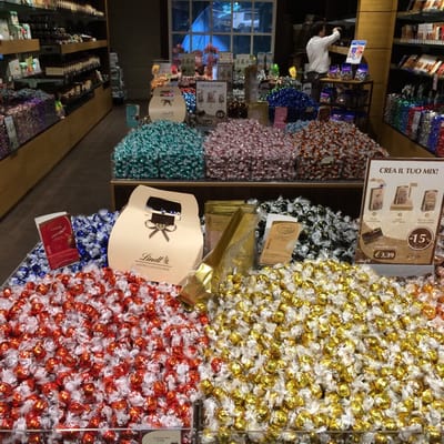 LINDT - Updated August 2025 - 95 Photos & 17 Reviews - Piazza della ...