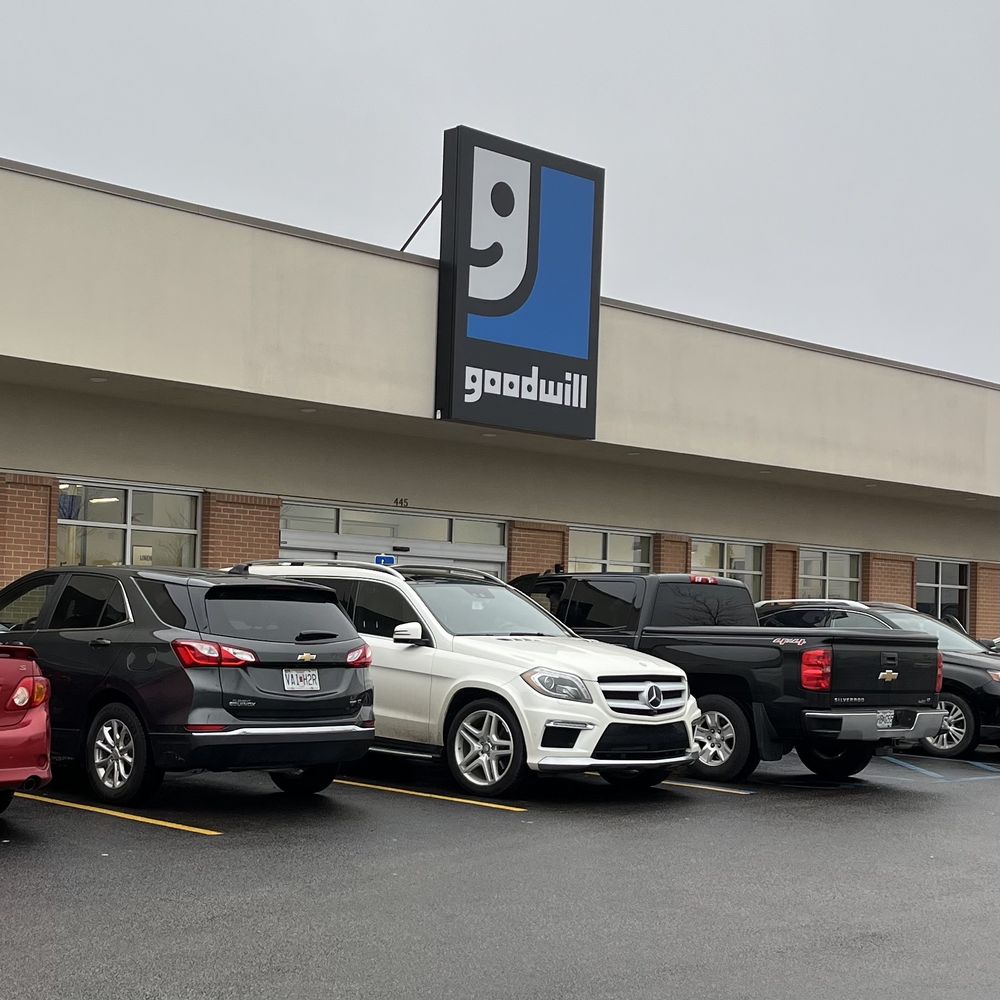 GOODWILL - Updated May 2026 - 15 Photos - 472 N Lindbergh, Florissant ...