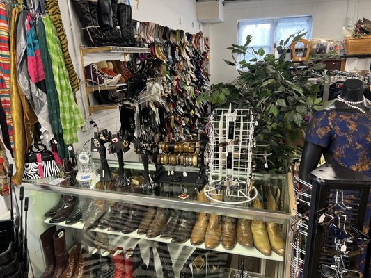 UPSCALE RESALE STL - Updated December 2025 - 2155 Woodson Rd, Overland ...