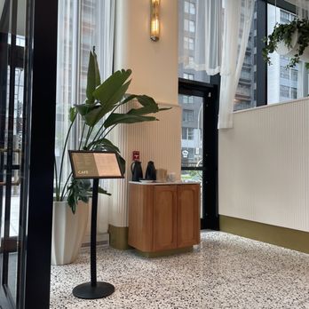 COMMODORE RESTAURANT & CAFÉ - Updated December 2025 - 34 Photos & 12 ...