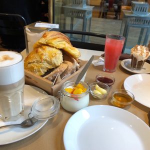 CHOUPANA CAFFE - 120 Photos & 49 Reviews - Av. da República, 25 A ...