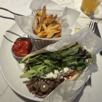 THREE ROSES TAVERN - Updated December 2025 - 50 Photos & 41 Reviews ...