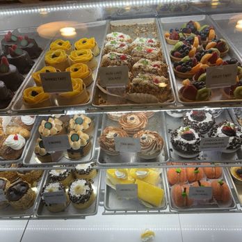 ISGRO PASTRIES - Updated September 2024 - 622 Photos & 576 Reviews ...