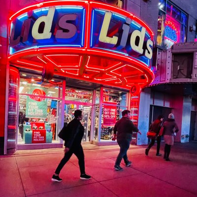 LIDS - Updated November 2025 - 38 Reviews & 28 Photos - 243 W 42nd St ...