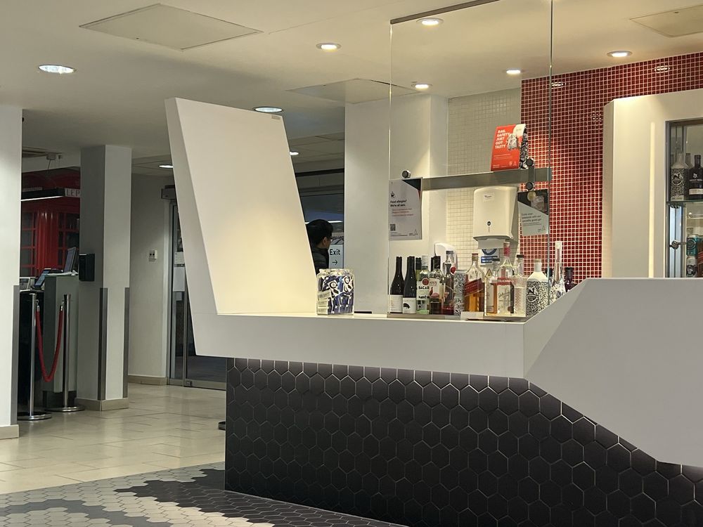 AVANTI WEST COAST FIRST CLASS LOUNGE - Updated October 2025 - 19 Photos ...