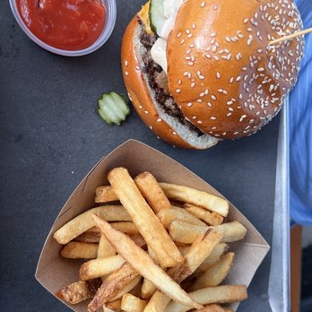 CHOMP KITCHEN AND DRINKS - Updated August 2025 - 354 Photos & 258 ...