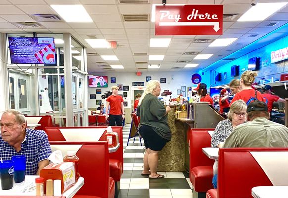 DOLLY’S DINER - Updated November 2025 - 274 Photos & 273 Reviews - 909 ...