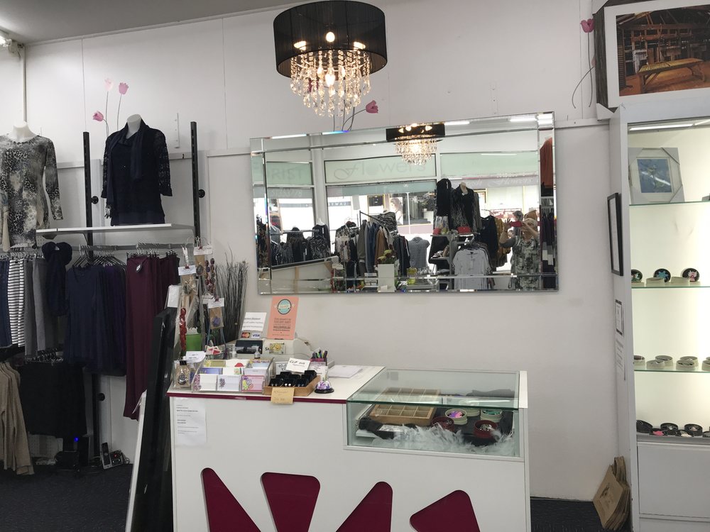 FLOWERS IN THE VALLEY - 11 Photos - 15/186 Commercial Rd, Morwell ...