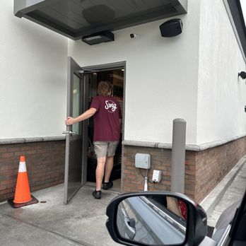 SWIG - Updated October 2025 - 12 Photos - 2413 Bay Area Blvd, Houston ...