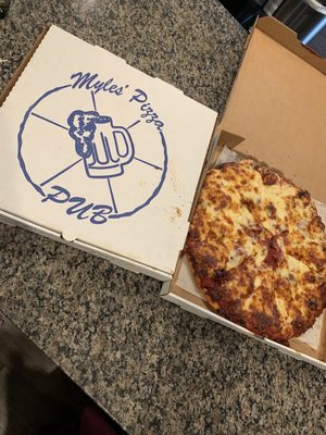 MYLES PIZZA PUB - Updated May 2024 - 108 Photos & 108 Reviews - 555 S ...