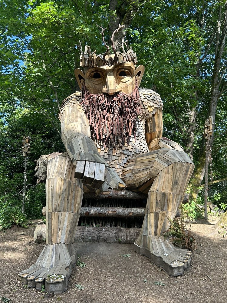OSCAR THE BIRD KING - Updated May 2026 - 40 Photos - 3705 SW Point ...