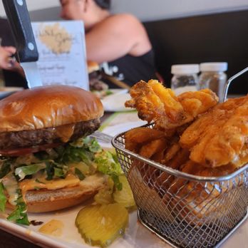 DA BURGER WING HUB - Updated August 2025 - 596 Photos & 203 Reviews ...