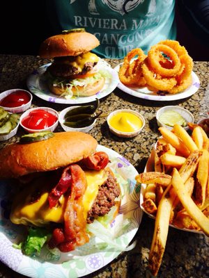 ARCTIC ROADRUNNER - 148 Photos & 179 Reviews - Burgers - 5300 Old ...