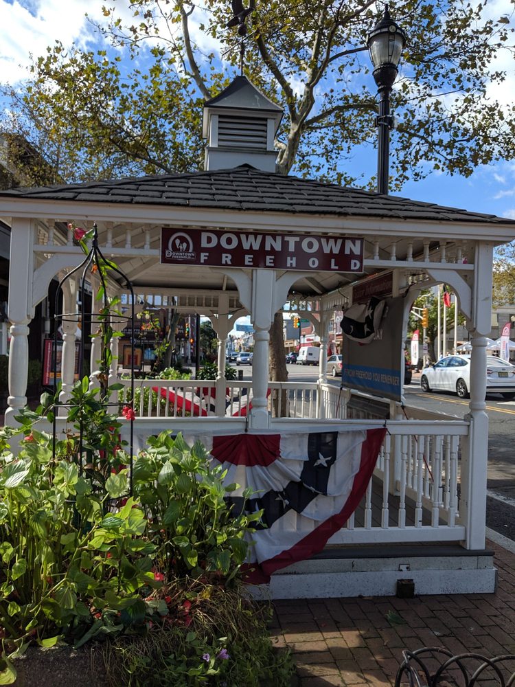 FREEHOLD BOROUGH - Updated August 2025 - 11 Photos - 38 Jackson St ...