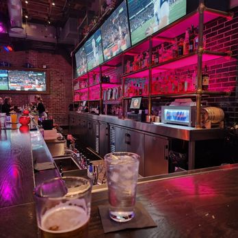 HUB RESTAURANT & ICE CREAMERY - Updated July 2025 - 1209 Photos & 1543 ...