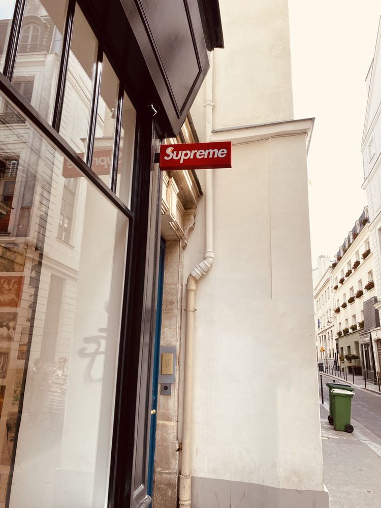 SUPREME - Updated October 2025 - 17 Photos & 18 Reviews - 20 Rue ...