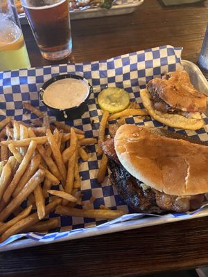 THE MANHATTAN SALOON - Updated June 2024 - 15 Photos & 20 Reviews - 204 ...