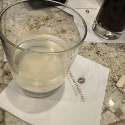 ROUND ROBIN BAR - Updated October 2025 - 241 Photos - 220 Reviews ...