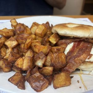 THE TAVERN ON MAIN - Updated August 2025 - 63 Photos & 147 Reviews ...