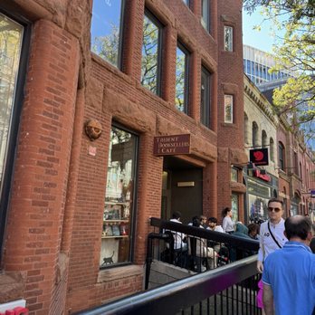 TRIDENT BOOKSELLERS & CAFÉ - Updated June 2025 - 1076 Photos & 2145 ...