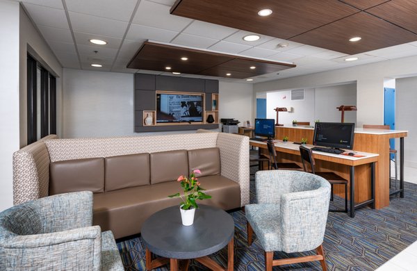 HOLIDAY INN EXPRESS NEWPORT NORTH - MIDDLETOWN - Updated November 2025 ...