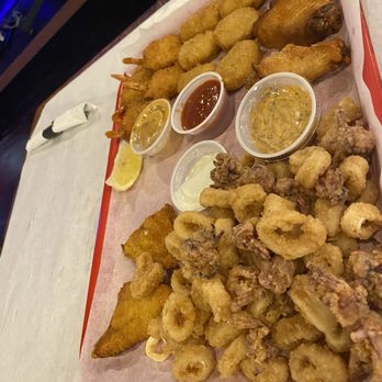 PIER 8 SEAFOOD BAR & GRILL - TEMP. CLOSED - Updated October 2025 - 31 ...