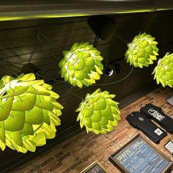 USELESS CREATURES BREWING - Updated October 2025 - 21 Photos & 25 ...