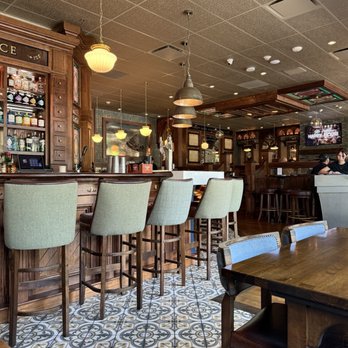 SAINTS & SCHOLARS IRISH PUB - Updated March 2026 - 176 Photos & 183 ...