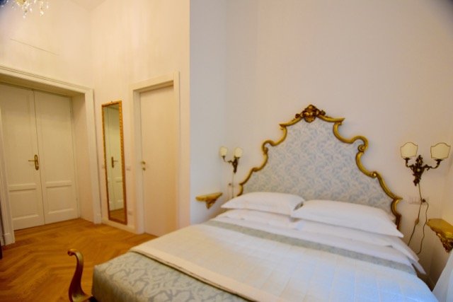 LA BELLE COQUETTE - Updated June 2025 - 70 Photos - Via Zezio 4A, Como ...