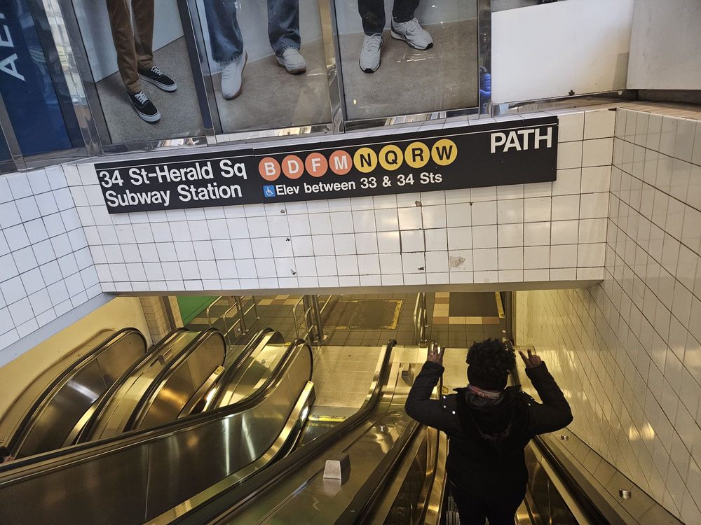 MTA - 33RD STREET SUBWAY STATION - 6 - Updated October 2025 - 29 Photos ...