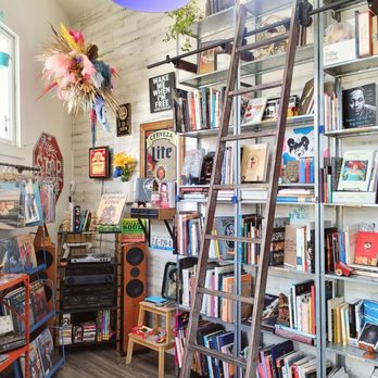 LIBÉLULA BOOKS & CO - Updated March 2025 - 90 Photos & 31 Reviews - 950 ...