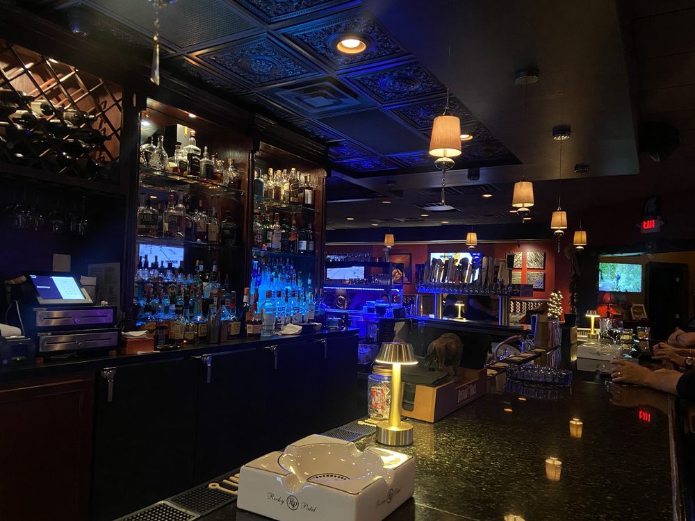 STRAY CAT LOUNGE - Updated November 2024 - 117 Photos & 82 Reviews ...