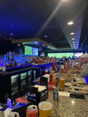 LOCALZ SPORTS BAR & GRILL- LARGO - Updated December 2024 - 124 Photos ...