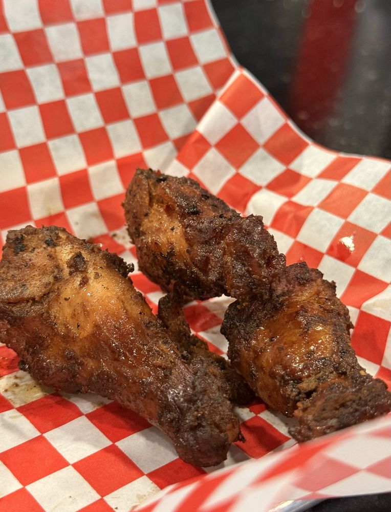 HANK’S - Updated September 2025 - 103 Photos & 121 Reviews - 1228 NE ...