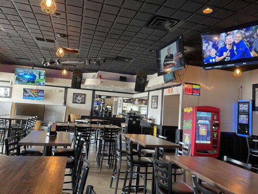 HENNESSEY’S PUB + KITCHEN - Updated November 2025 - 44 Photos - 91 ...