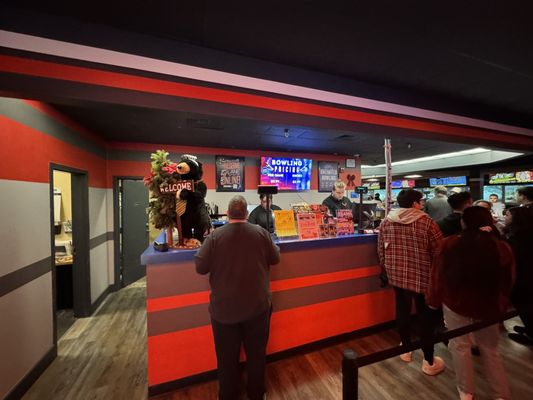 AMF STRATHMORE LANES - Updated December 2025 - 28 Photos & 61 Reviews ...