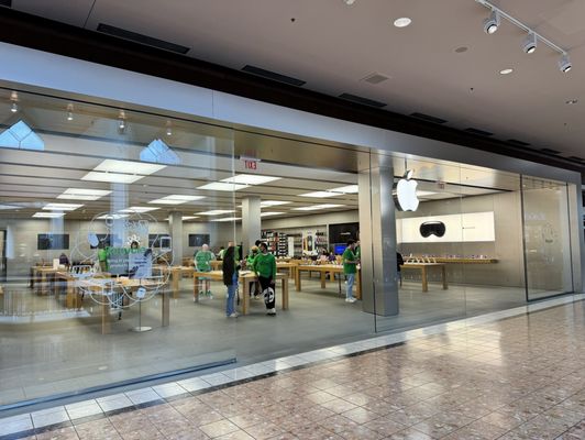 APPLE STORE - SAINT LOUIS GALLERIA - Updated October 2025 - 21 Photos ...