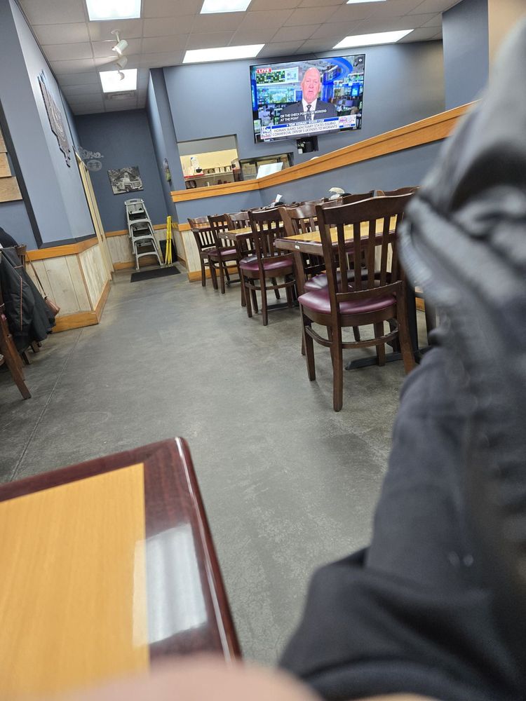 WALKER’S ROADSIDE GRILL - Updated June 2026 - 1555 Meadowview Dr ...