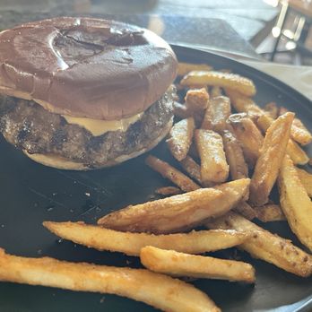 ALASKAN BURGER & BREW - Updated April 2025 - 117 Photos & 146 Reviews ...