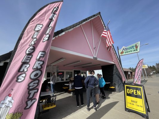 ALPINE DRIVE INN - Updated January 2026 - 118 Photos & 161 Reviews ...