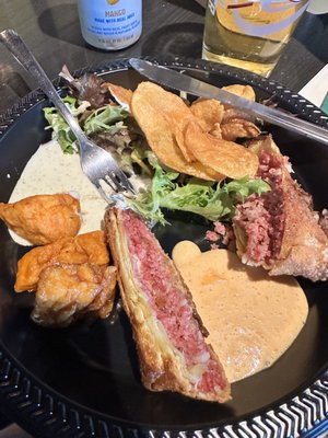 THE HOOLEY PUB & KITCHEN - 500 Southpark Ctr, Strongsville, Ohio ...