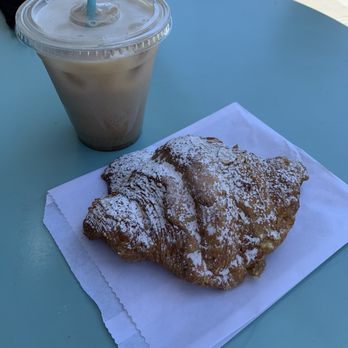 FRESH FLOURS - Updated December 2025 - 272 Photos & 199 Reviews - 1624 ...